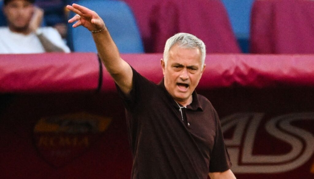 Jose Mourinho puffs up his chest, "I don't want to change." - Sportal.eu