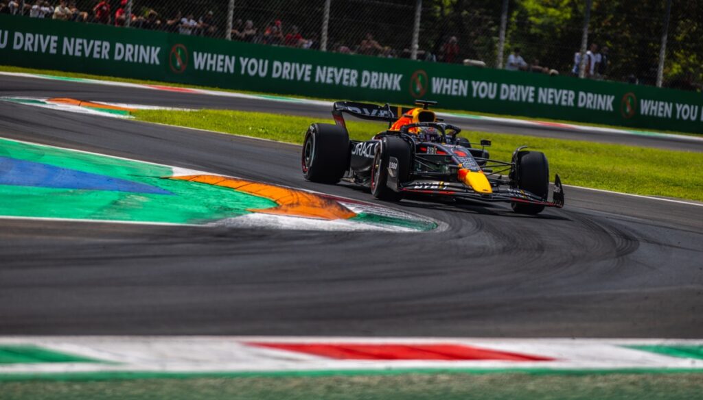 Monza, Max Verstappen between the two Ferraris - Sportal.eu