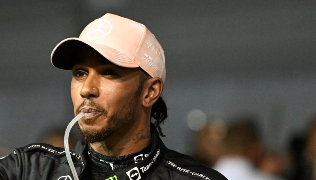 F1, Lewis Hamilton's piercing costs Mercedes dearly - Sportal.eu