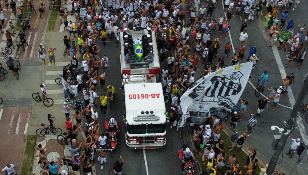 Pelé, Brazil's last goodbye: coffin on fire truck - Sportal.eu