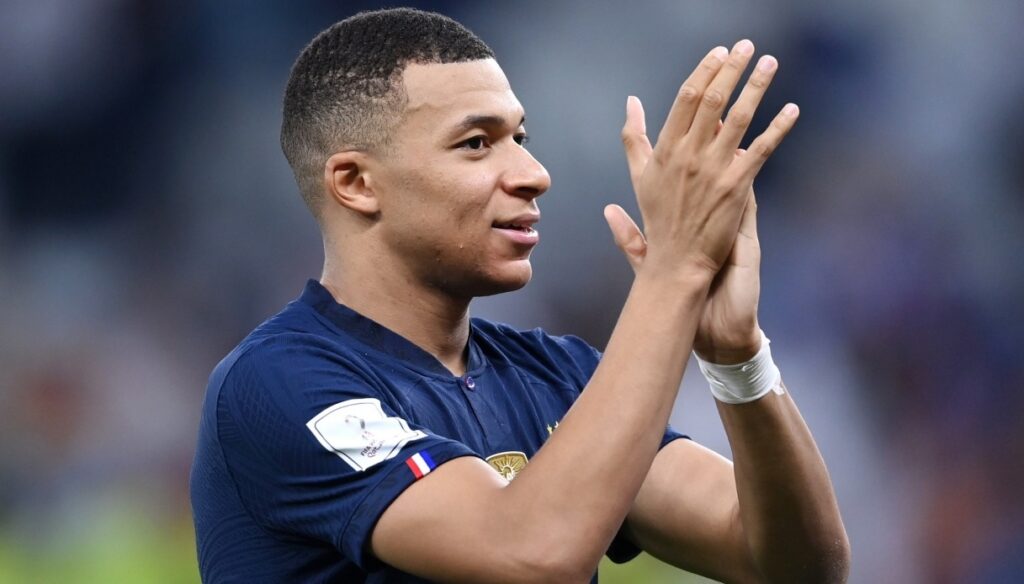 Kylian Mbappé makes Milan fans dream. - Sportal.eu