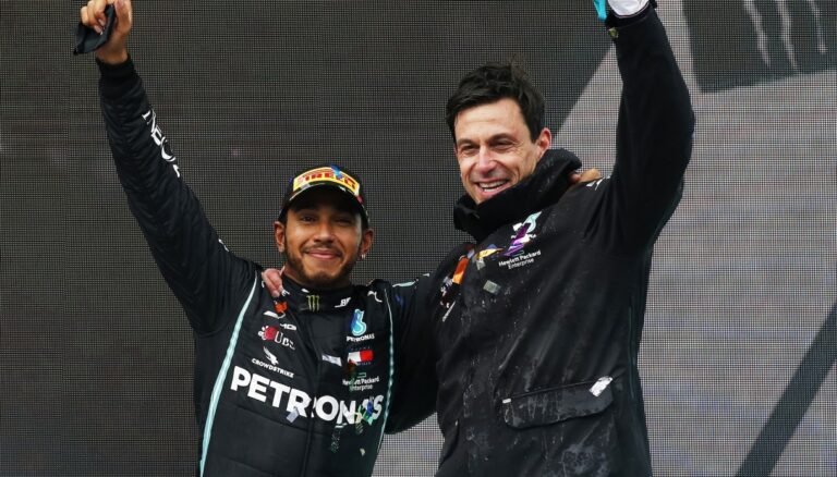 Lewis Hamilton-Ferrari, rumors unleashed: Toto Wolff intervenes - Sportal.eu