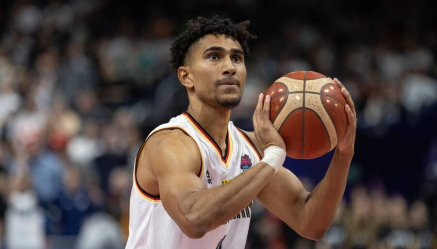 Maodo Lo out of the teeth on his first season with Olimpia Milano ...