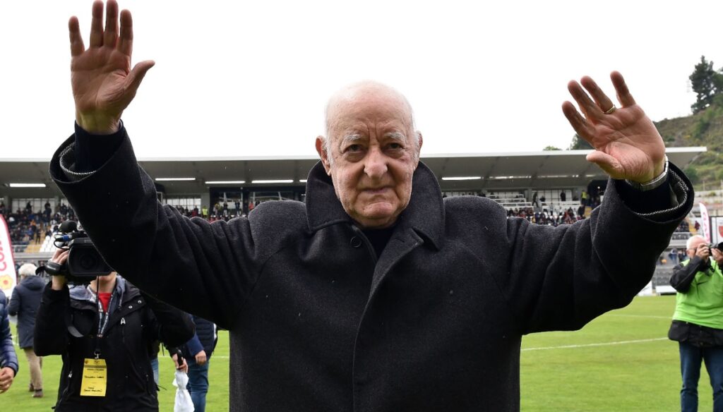 Farewell to Carlo Mazzone, the moving farewell of Rome and Ascoli ...