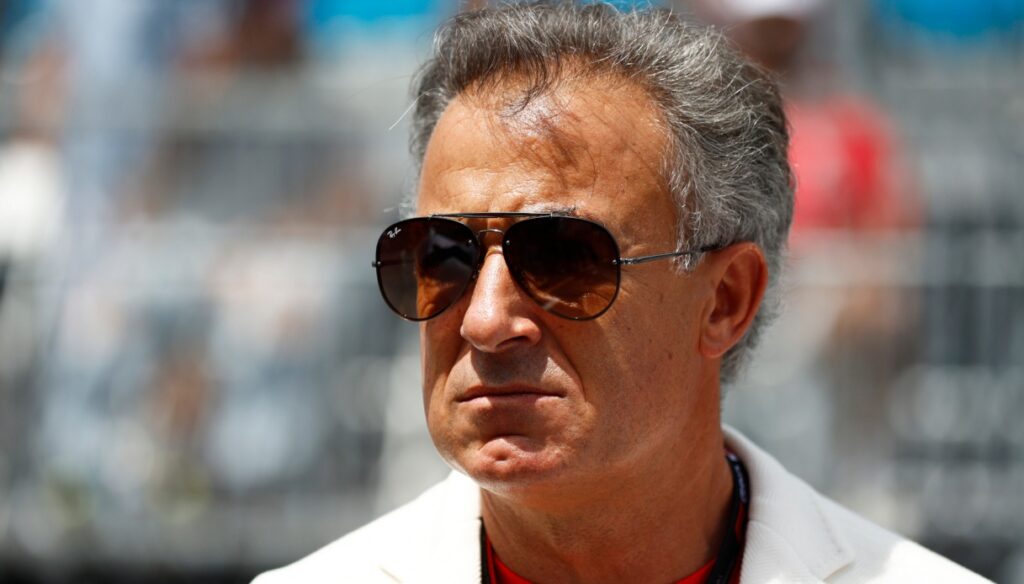 Jean Alesi altar boy for a day - Sportal.eu