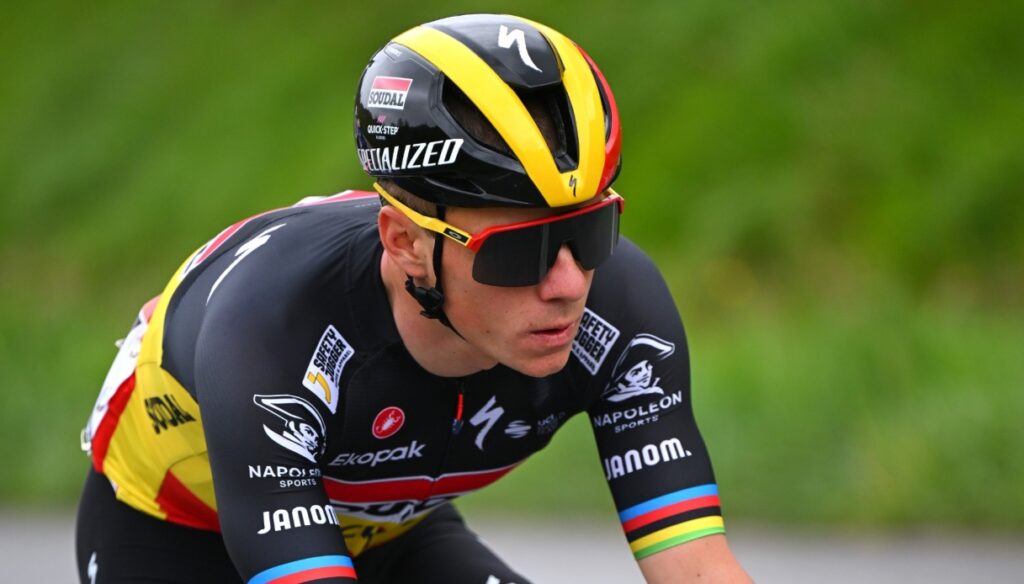Remco Evenepoel, the bulletin: fractured collarbone and scapula ...