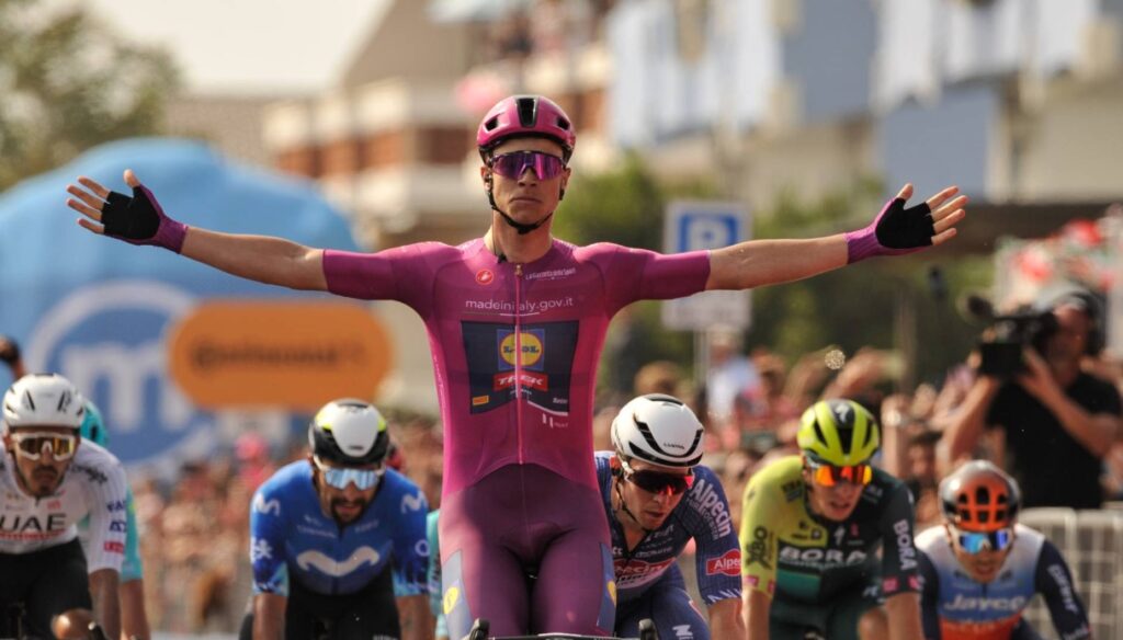 Giro d'Italia: Jonathan Milan grants encore in Francavilla al Mare ...