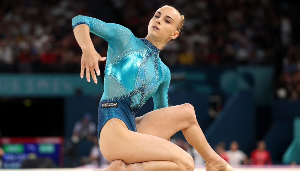 Paris 2024 Olympics, Alice D'Amato fourth in the all-around. Gold to ...