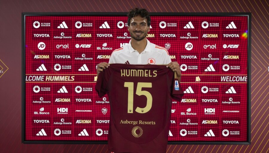 Official Mats Hummels at Roma - Sportal.eu